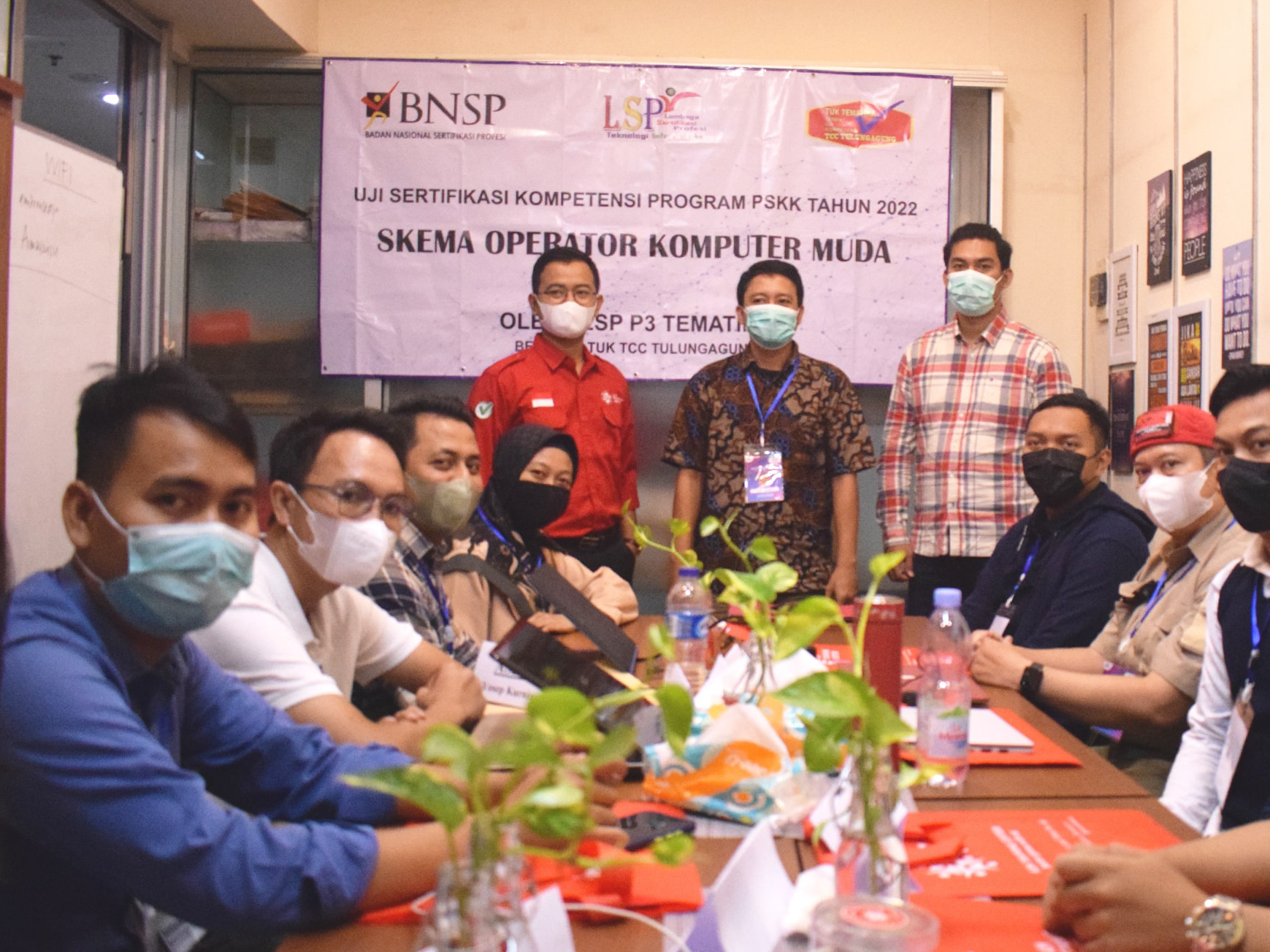 Operator Komputer Muda - Perumperindo.co.id