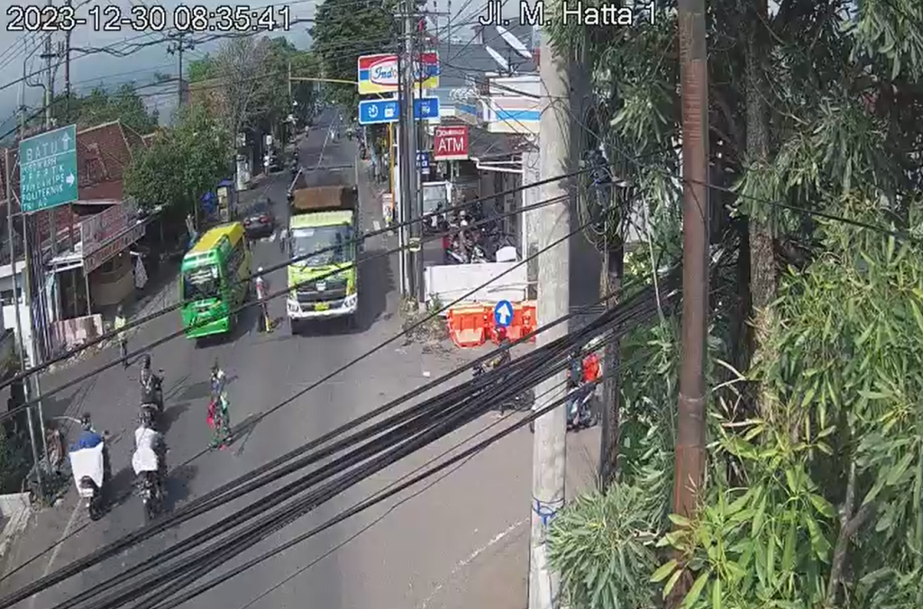 CCTV Dishub Perempatan Arhanud 1 - Kota Batu - CCTV Kota Malang CCTV Dishub Perempatan Arhanud 1 - Kota Batu - CCTV Kota Malang