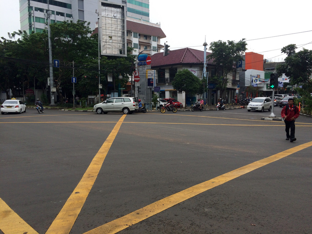 Mengenal tentang Yellow Box Junction, Marka Jalan dan Marka Kotak ...