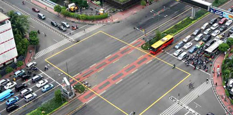 Mengenal tentang Yellow Box Junction, Marka Jalan dan Marka Kotak ...