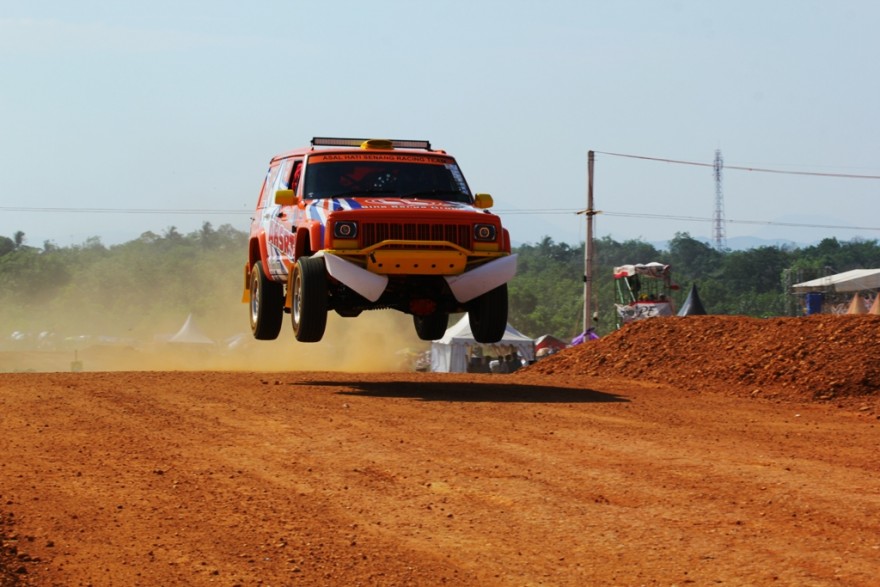 2015 Memang Tahunnya Jhonlin Racing Team - Fastnlow.net