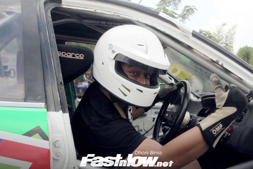 M Farhan Maksimalkan Mobil di Merdeka Drift - Fastnlow.net