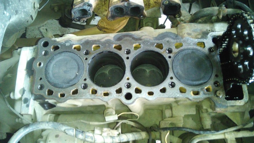 6 Ciri - Ciri Packing Kepala Silinder Mobil Anda Bocor - Fastnlow.net