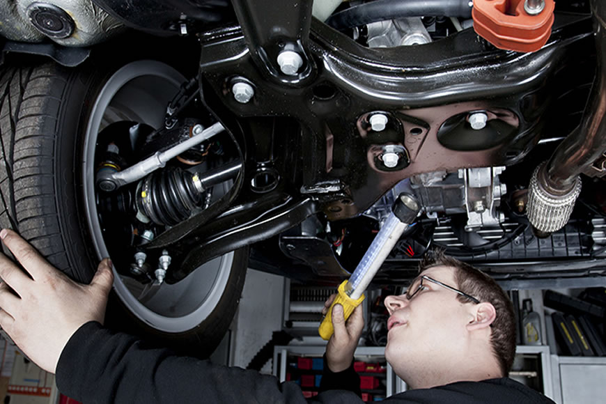 Apa Penyebabnya Ban Mobil Posisinya Bisa Miring? - Fastnlow.net