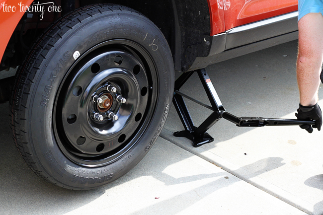 Petunjuk Mengganti Roda Mobil Bagi Orang Awam (Part 1) - Fastnlow.net