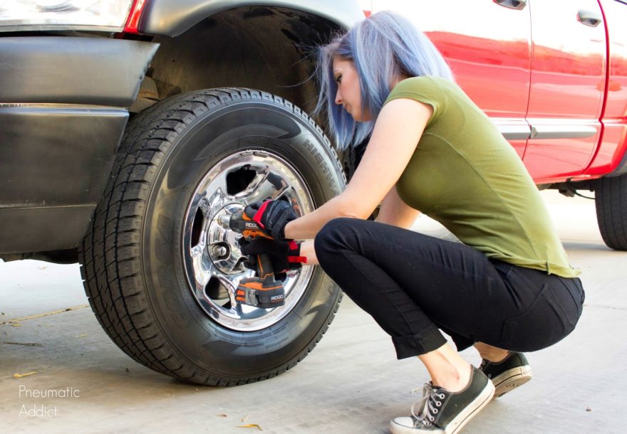 Petunjuk Mengganti Roda Mobil Bagi Orang Awam (Part 2) - Fastnlow.net