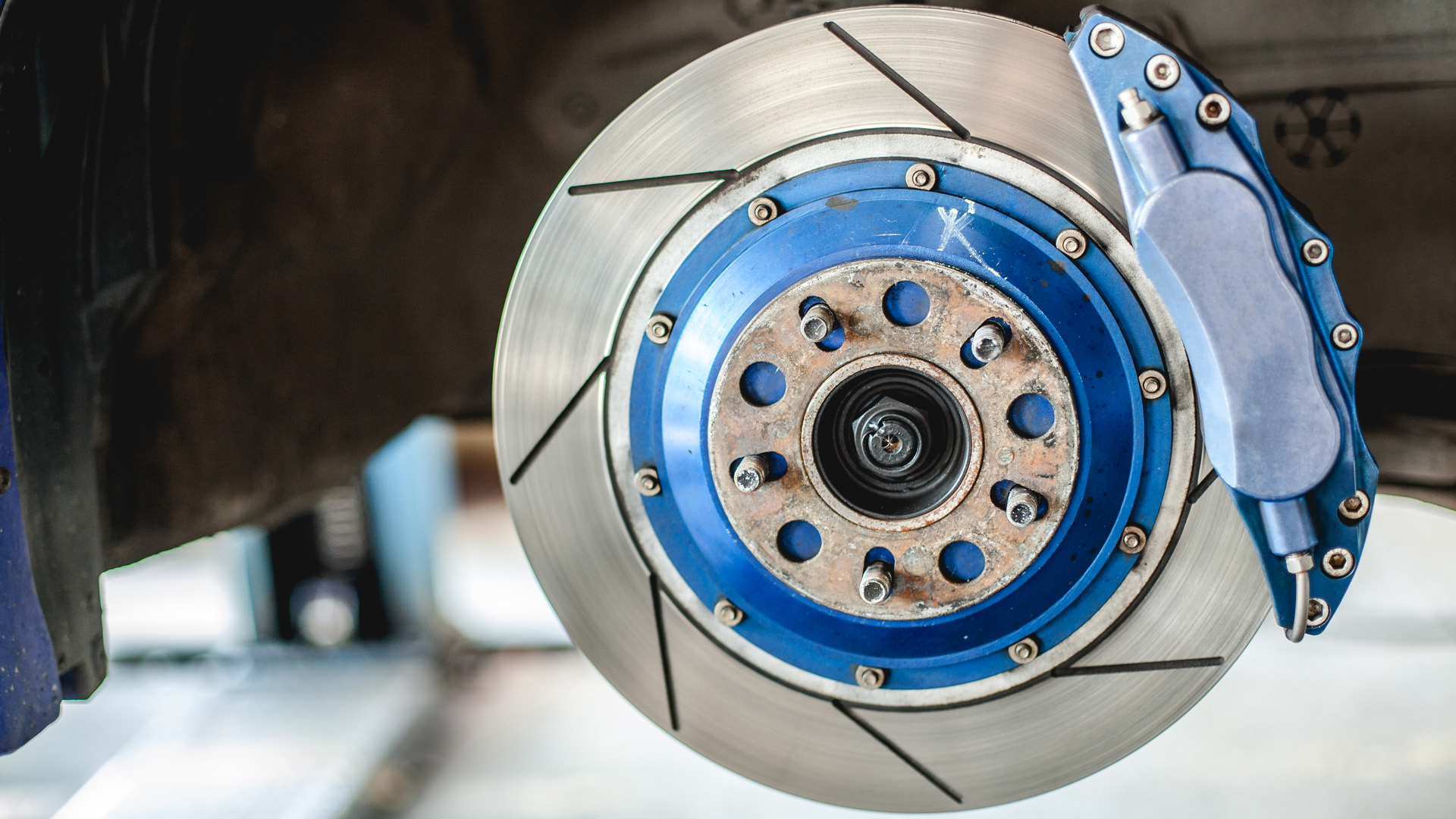 Beberapa Penyebab Disaat Injak Rem Mobil Amblas - Fastnlow.net