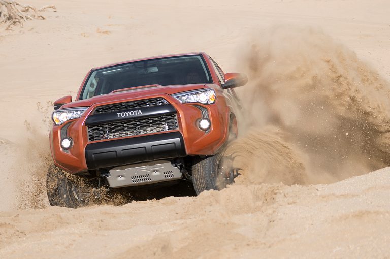 Matic atau Manual, Lebih Ideal Mana Buat Mobil 4X4? - Fastnlow.net