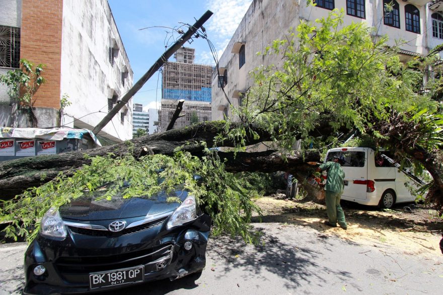 Inilah Alasan Mengapa Jangan Parkir Mobil Sembarangan - Fastnlow.net