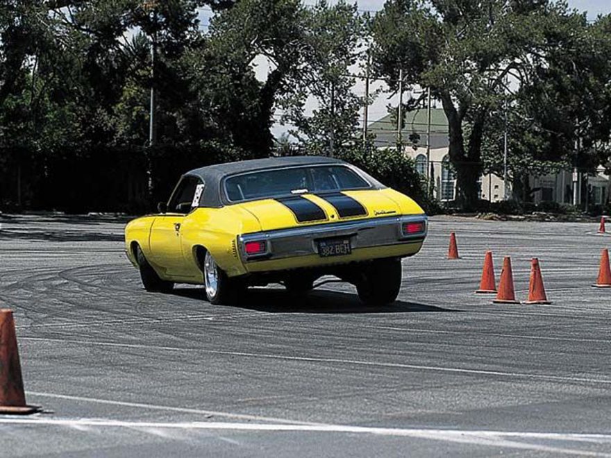 Beberapa Hal Penyebab Mobil Limbung Saat Belok - Fastnlow.net