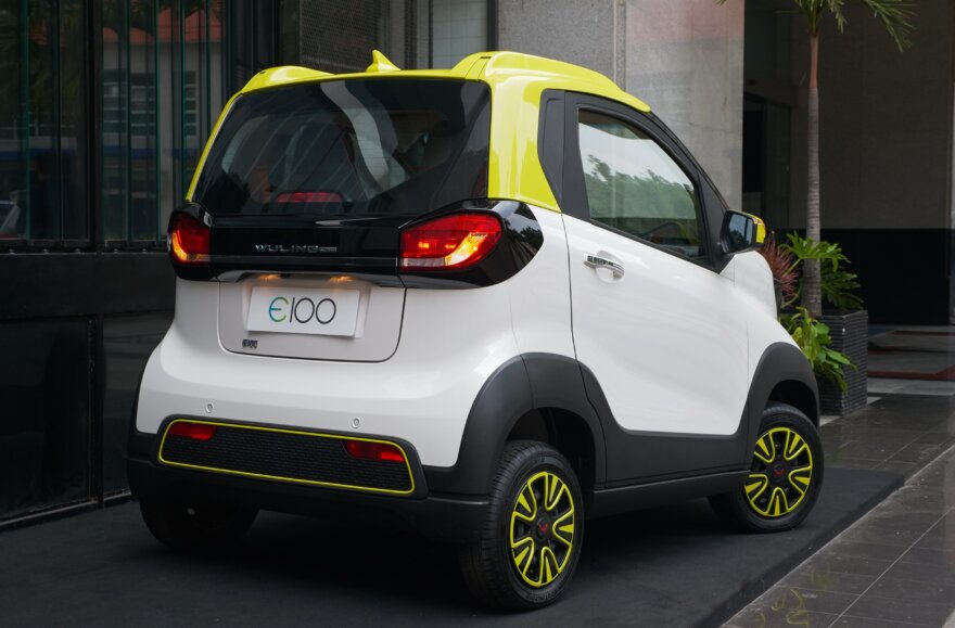 Wuling E200 dan E100 Tampil di Indonesia Electric Motors Show 2019 - Fastnlow.net