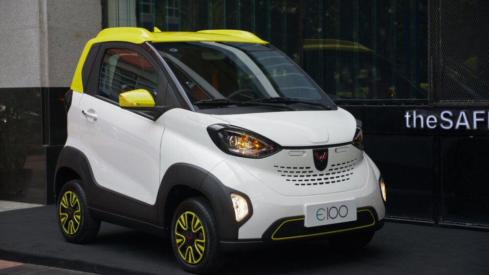 Wuling E200 dan E100 Tampil di Indonesia Electric Motors Show 2019 ...