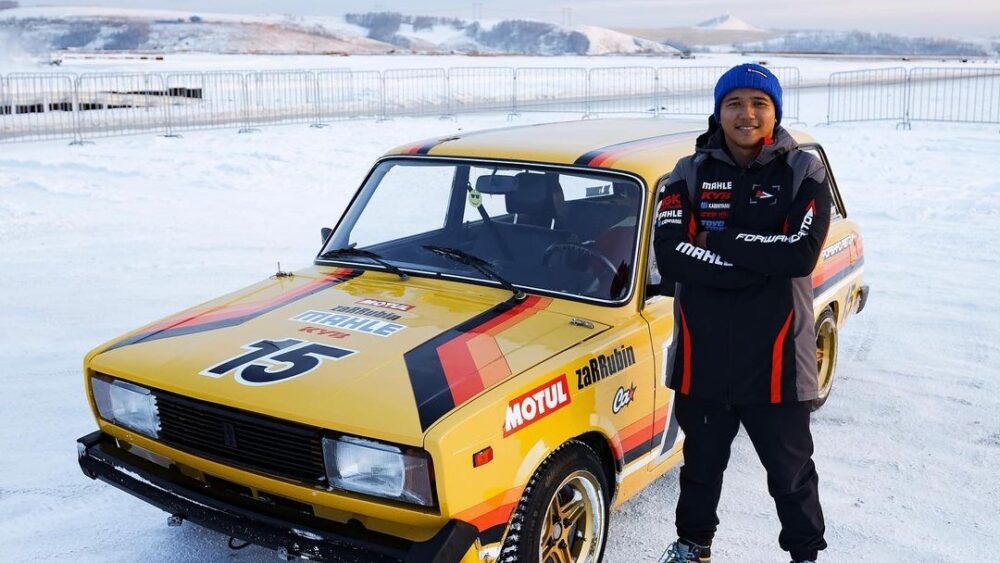 Ikuti Winter Drift Battle, Amandio Piloti Mobil LADA Setir Kiri ...