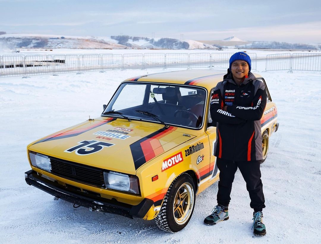 Ikuti Winter Drift Battle, Amandio Piloti Mobil LADA Setir Kiri ...