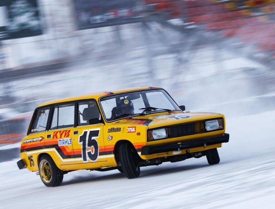 Ikuti Winter Drift Battle, Amandio Piloti Mobil LADA Setir Kiri ...