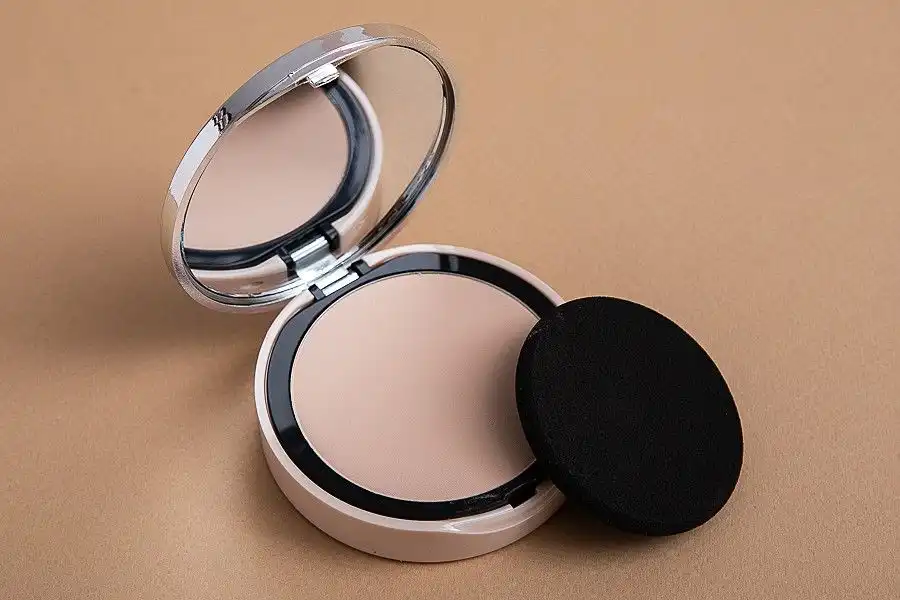 Perbedaan Compact Powder dan Loose Powder yang Wajib Diketahui